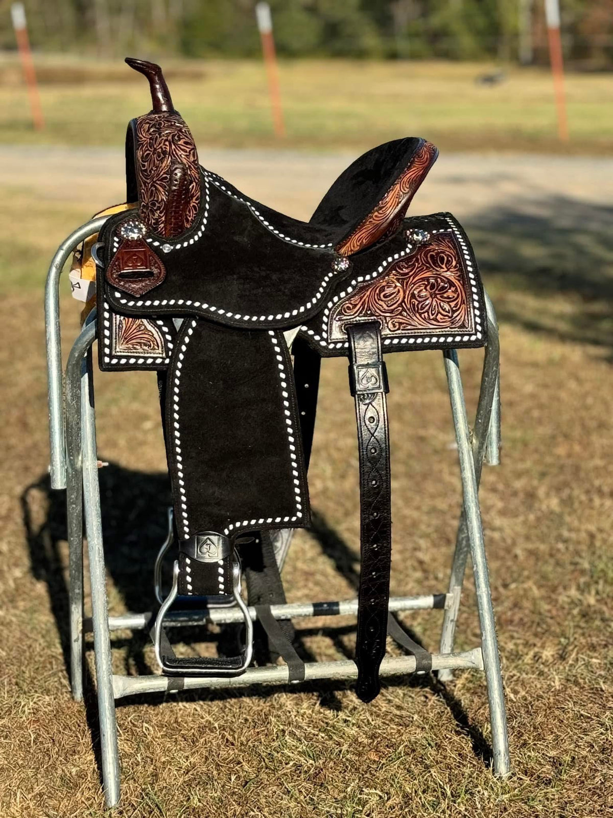 BLACK MICHELLE SQUARE SKIRT SADDLE | CHEYENNE ROLL SPINAL RELIEF – Josh ...